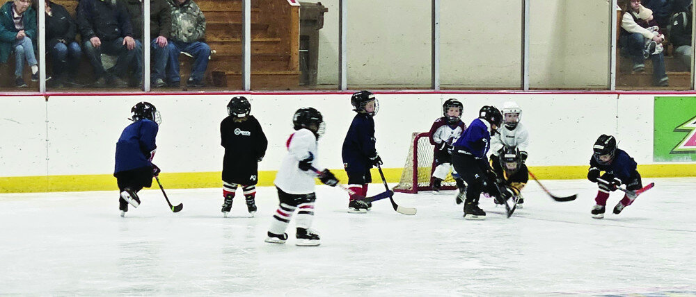 Huron teams in action on ice - The Daily Plainsman