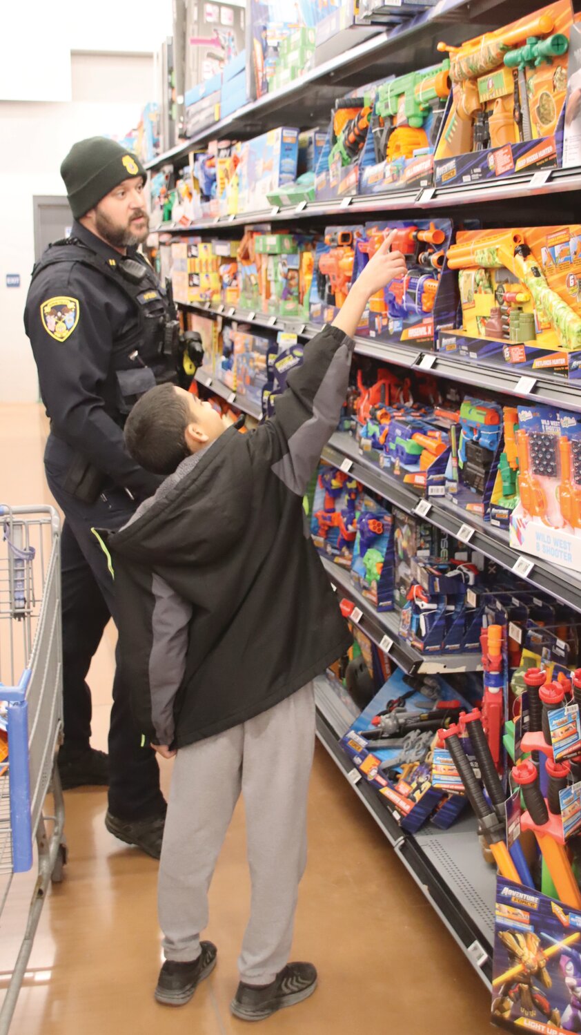 Huron first responders host annual 'Shop with a Cop' - The Daily Plainsman