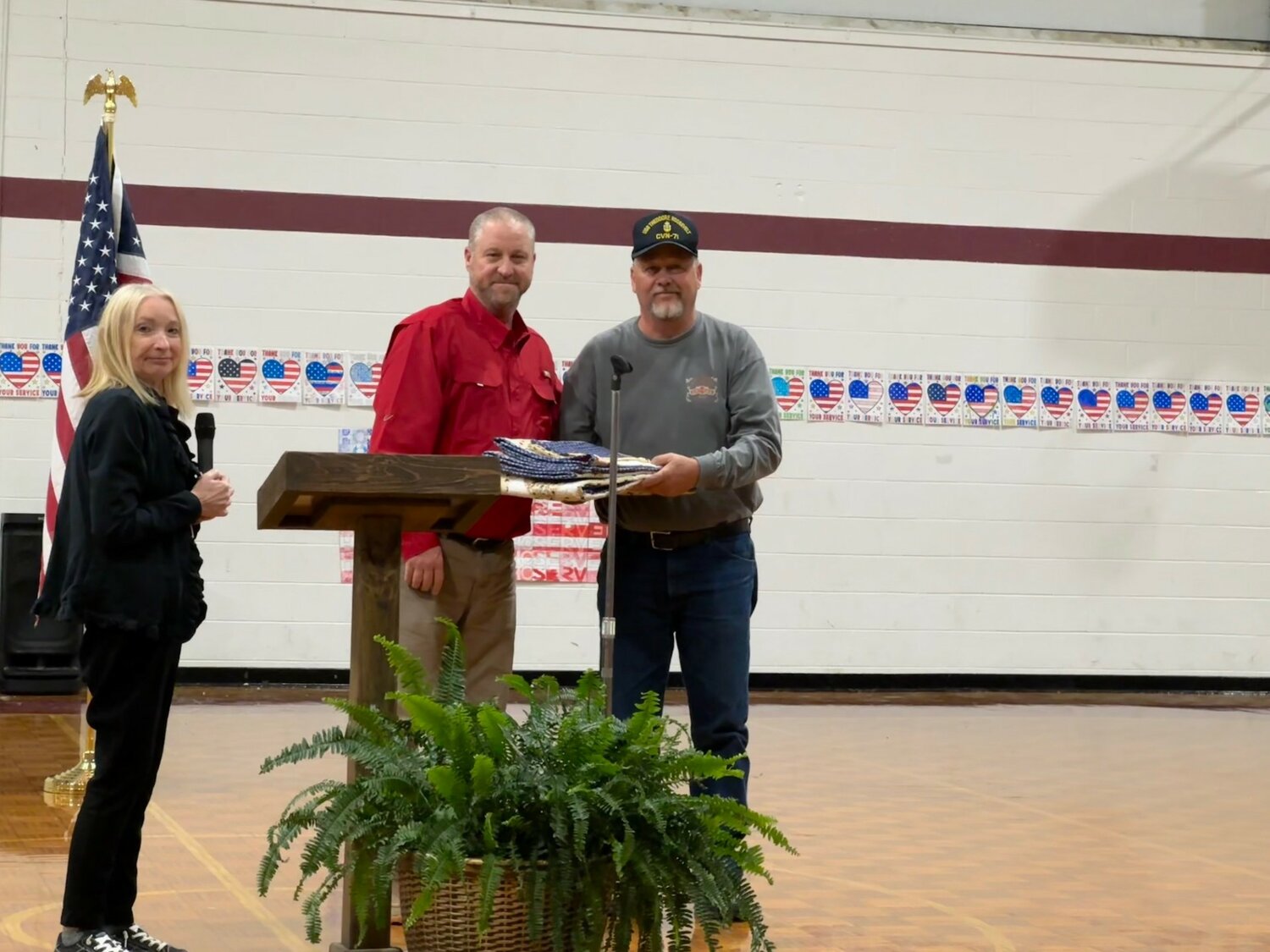 Lobelville Elementary honors Veterans - Buffalo River Review