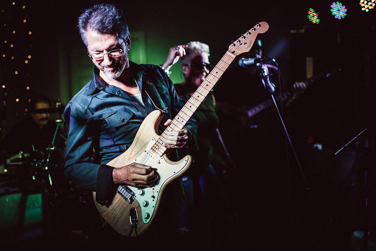 David Messenger Plays All Over The Radio Dial | Pasadena